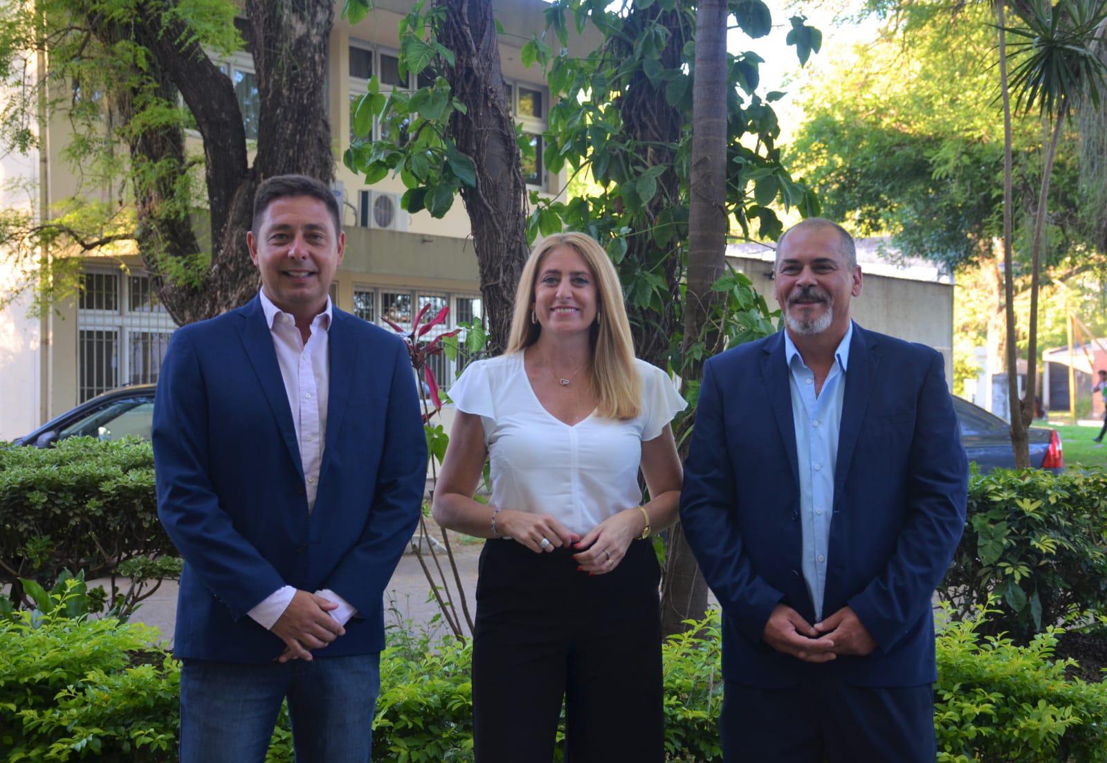 Productores asesores de seguros entregan diplomas